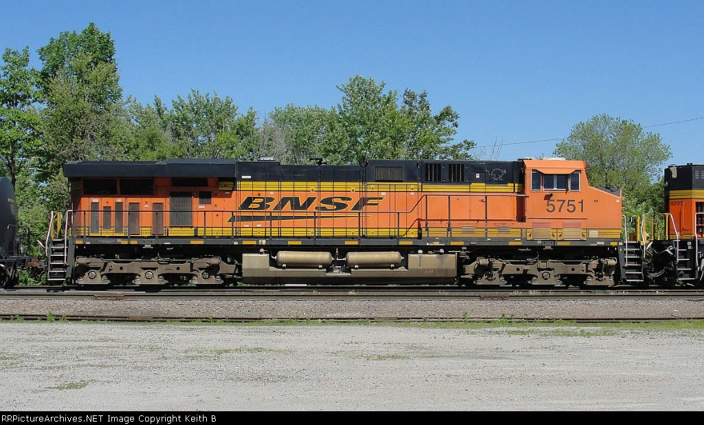 BNSF 5751